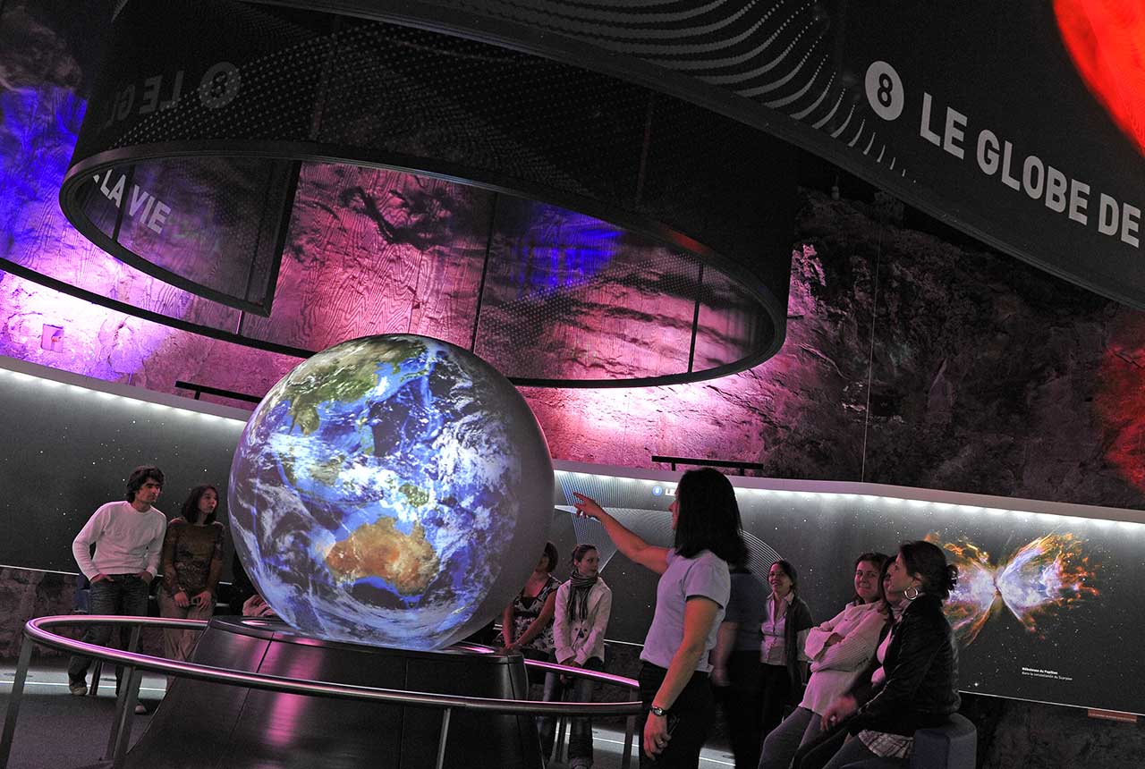 Machine Terre : discover the Earth in an interactive journey